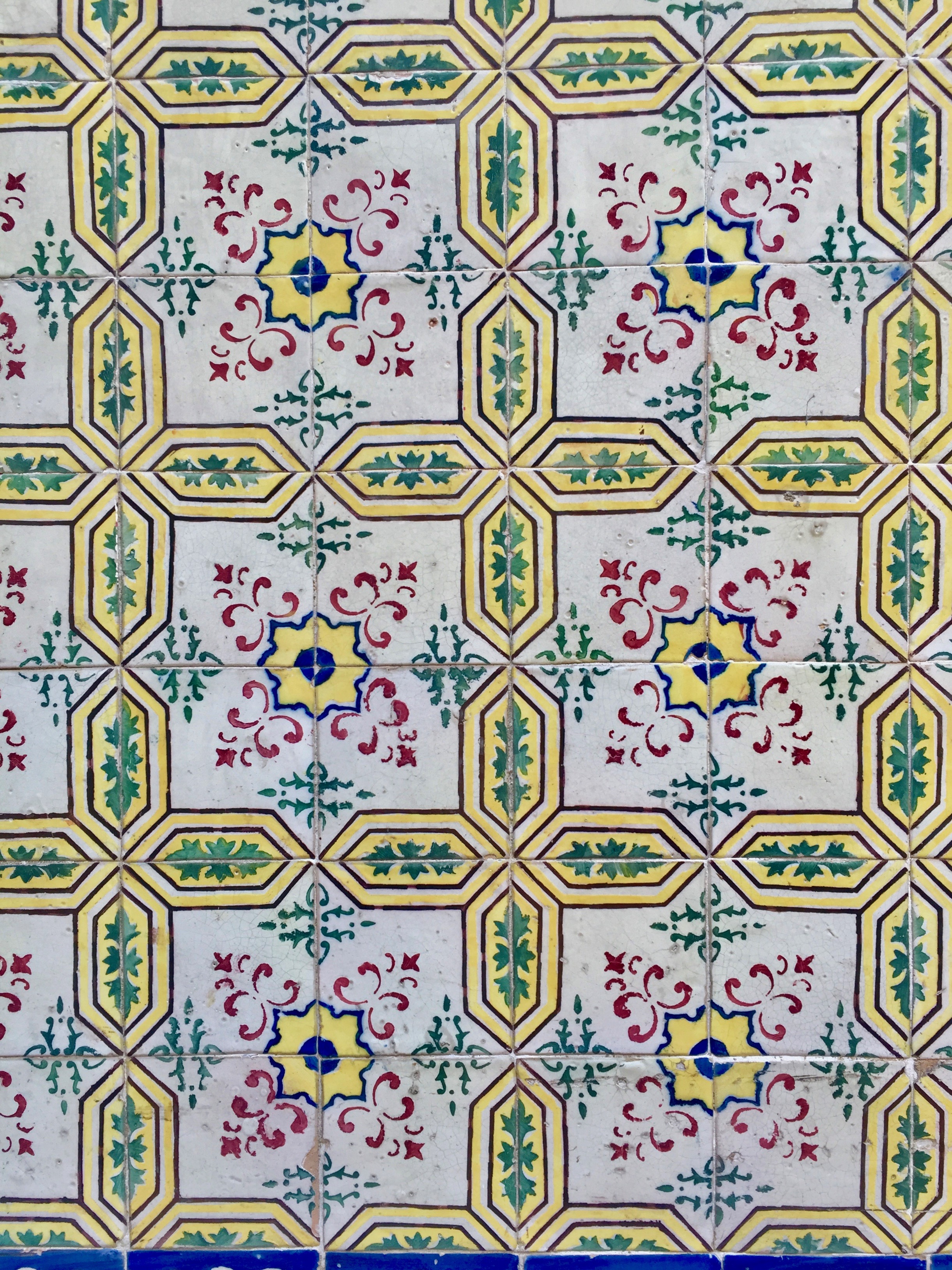Azulejos in Lisbon ~ my colourful diary! - quatrefleurs.de